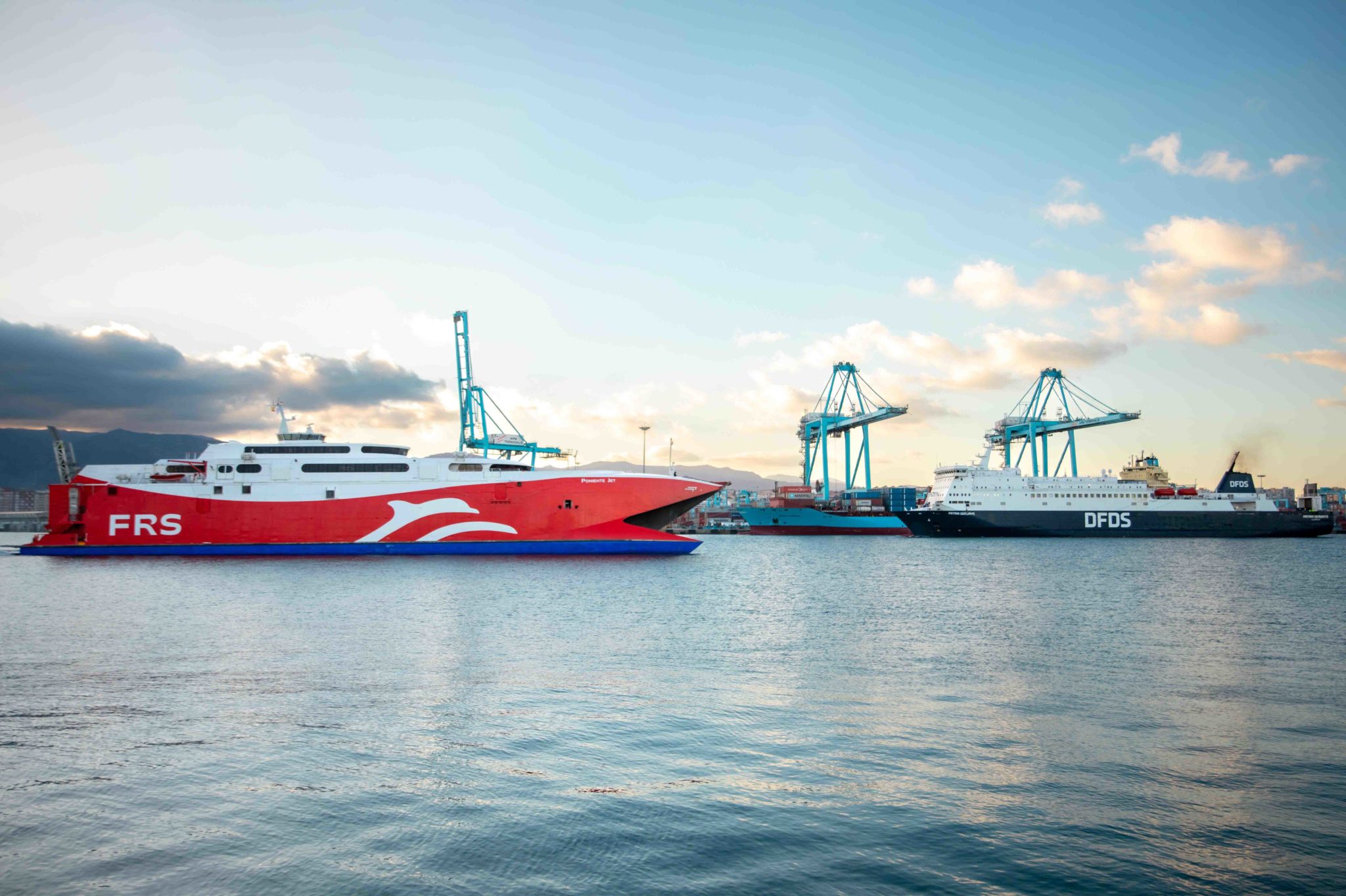 DFDS completa la adquisición de FRS, que seguirá operando igual