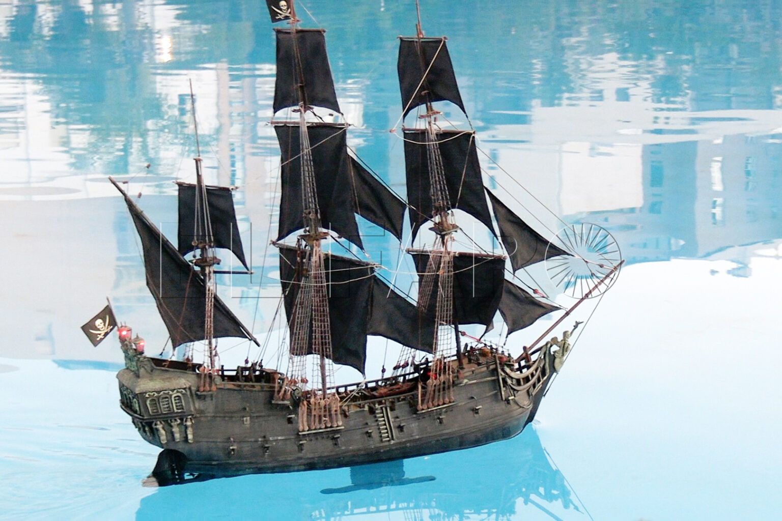 ‘La Perla Negra’ se hace con el Parque Marítimo del Mediterráneo